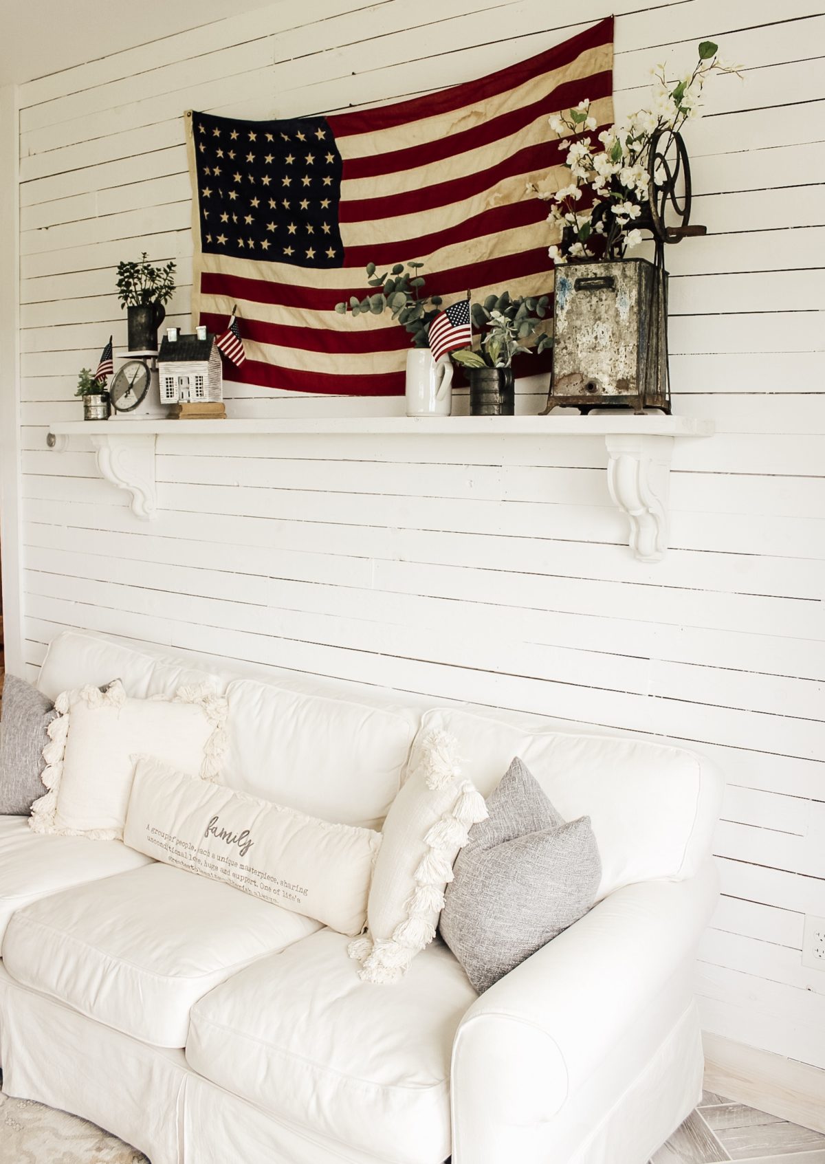 Simple Patriotic Home Decor - Fletcher Creek Cottage